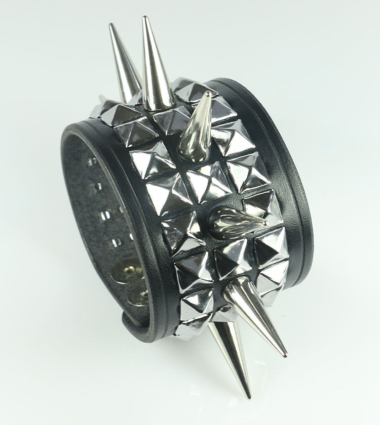 Pyramid Studded Wristband with Spikes| Leatherpunk